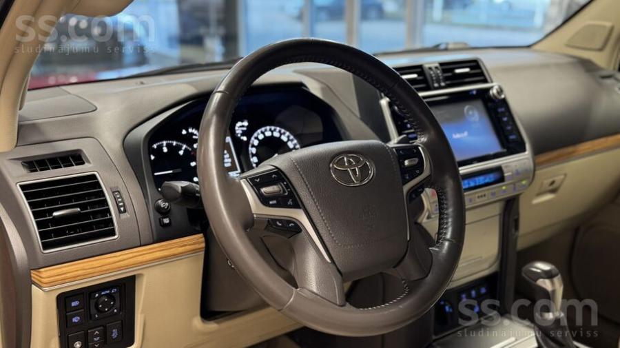 Sarkans Toyota Land Cruiser 2019 Rīga, ar dzinēja tilpumu 2.80 L un nobraukumu 116 tūkst. km par 43500 €, foto 20 vietnē AUTOMOTO.COM.LV
