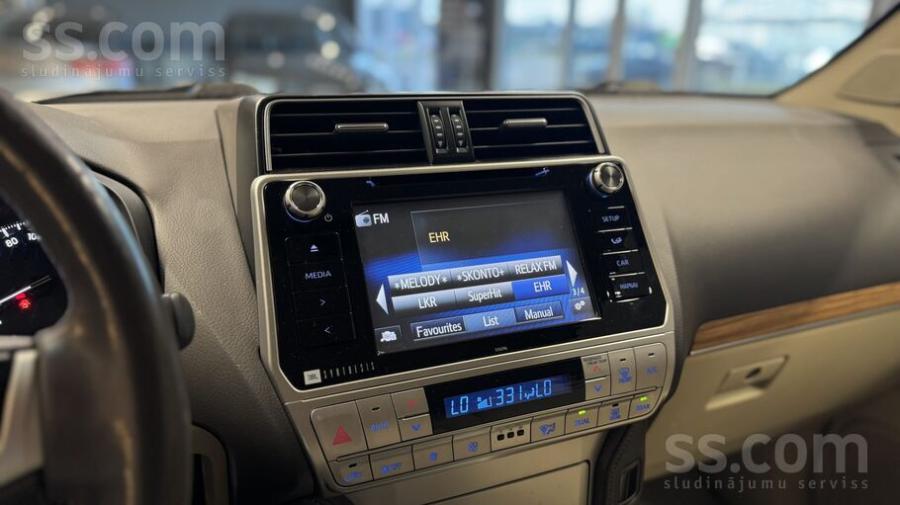 Sarkans Toyota Land Cruiser 2019 Rīga, ar dzinēja tilpumu 2.80 L un nobraukumu 116 tūkst. km par 43500 €, foto 24 vietnē AUTOMOTO.COM.LV