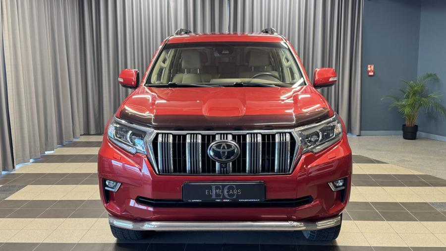 Sarkans Toyota Land Cruiser 2019 Rīga, ar dzinēja tilpumu 2.80 L un nobraukumu 116 tūkst. km par 41990 €, foto 1 vietnē AUTOMOTO.COM.LV