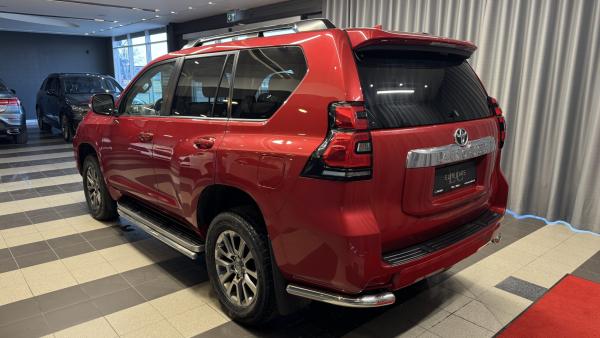 Sarkans Toyota Land Cruiser 2019 Rīga, ar dzinēja tilpumu 2.80 L un nobraukumu 116 tūkst. km par 41990 €, foto 6 vietnē AUTOMOTO.COM.LV