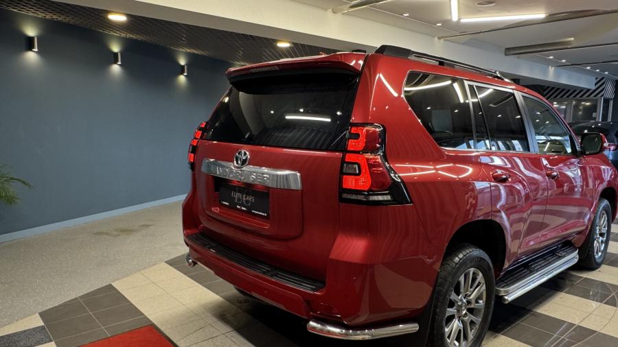 Sarkans Toyota Land Cruiser 2019 Rīga, ar dzinēja tilpumu 2.80 L un nobraukumu 116 tūkst. km par 41990 €, foto 9 vietnē AUTOMOTO.COM.LV
