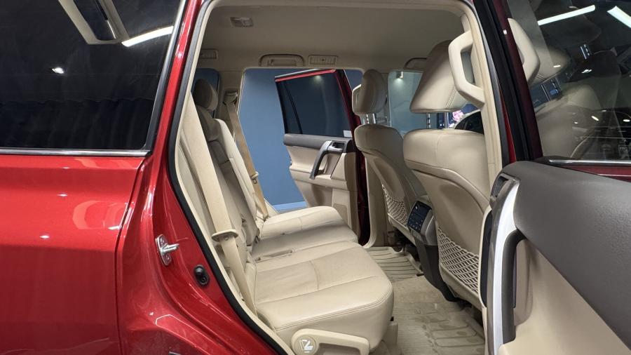 Sarkans Toyota Land Cruiser 2019 Rīga, ar dzinēja tilpumu 2.80 L un nobraukumu 116 tūkst. km par 41990 €, foto 12 vietnē AUTOMOTO.COM.LV