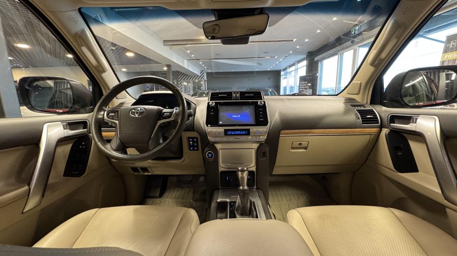 Sarkans Toyota Land Cruiser 2019 Rīga, ar dzinēja tilpumu 2.80 L un nobraukumu 116 tūkst. km par 41990 €, foto 15 vietnē AUTOMOTO.COM.LV