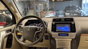 Sarkans Toyota Land Cruiser 2019 Rīga, ar dzinēja tilpumu 2.80 L un nobraukumu 116 tūkst. km par 41990 €, foto 16 vietnē AUTOMOTO.COM.LV