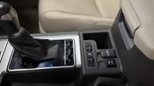 Sarkans Toyota Land Cruiser 2019 Rīga, ar dzinēja tilpumu 2.80 L un nobraukumu 116 tūkst. km par 41990 €, foto 21 vietnē AUTOMOTO.COM.LV