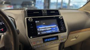 Sarkans Toyota Land Cruiser 2019 Rīga, ar dzinēja tilpumu 2.80 L un nobraukumu 116 tūkst. km par 41990 €, foto 23 vietnē AUTOMOTO.COM.LV