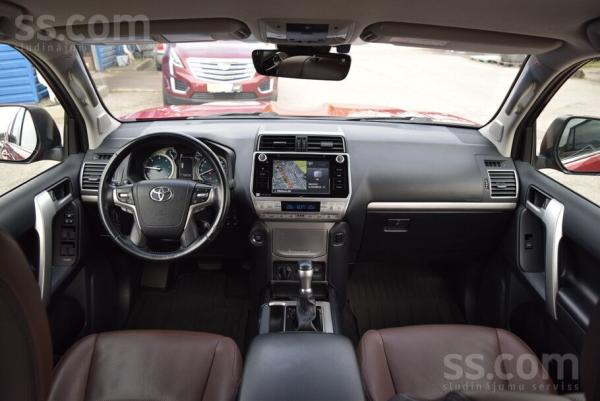 Sarkans Toyota Land Cruiser 2020 Rīga, ar dzinēja tilpumu 3.00 L un nobraukumu 128 tūkst. km par 43700 €, foto 4 vietnē AUTOMOTO.COM.LV