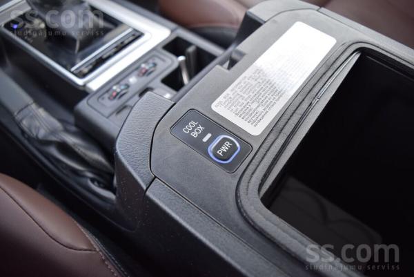 Sarkans Toyota Land Cruiser 2020 Rīga, ar dzinēja tilpumu 3.00 L un nobraukumu 128 tūkst. km par 43700 €, foto 8 vietnē AUTOMOTO.COM.LV