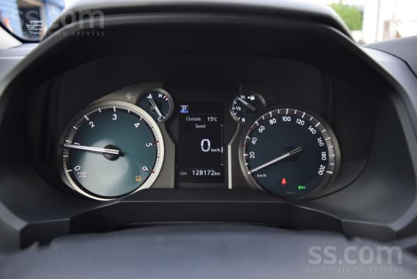 Sarkans Toyota Land Cruiser 2020 Rīga, ar dzinēja tilpumu 3.00 L un nobraukumu 128 tūkst. km par 43700 €, foto 9 vietnē AUTOMOTO.COM.LV