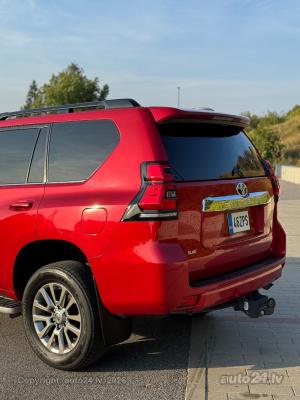 Red Toyota Land Cruiser 2021 in Rakvere, with an engine capacity of 2.80 L and mileage of 135 thousand km for 47000 €, photo 15 on AUTOMOTO.COM.LV