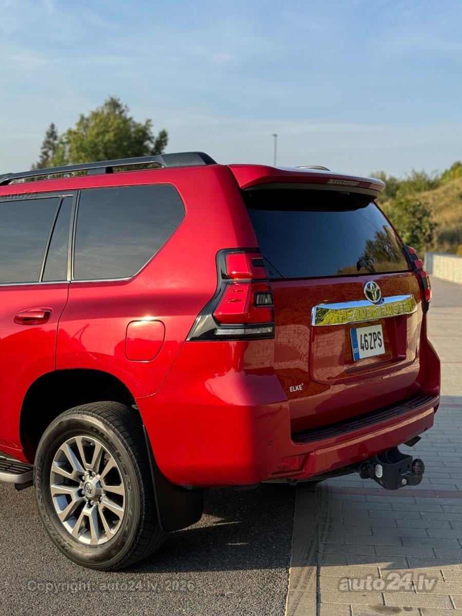 Red Toyota Land Cruiser 2021 in Rakvere, with an engine capacity of 2.80 L and mileage of 135 thousand km for 47000 €, photo 15 on AUTOMOTO.COM.LV