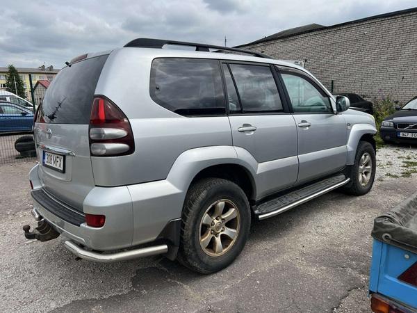 Toyota Land Cruiser 2006 in Narva, with an engine capacity of 3.00 L and mileage of 194 thousand km for 3999 €, photo 6 on AUTOMOTO.COM.LV