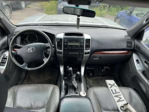 Toyota Land Cruiser 2006 in Narva, with an engine capacity of 3.00 L and mileage of 194 thousand km for 3999 €, photo 8 on AUTOMOTO.COM.LV