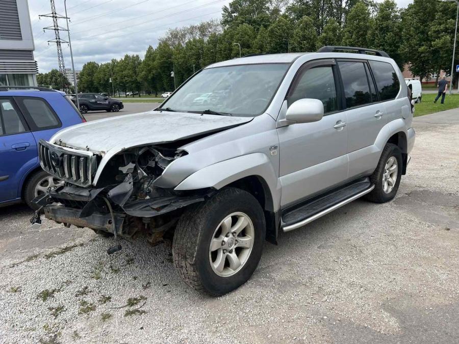 Toyota Land Cruiser 2006 in Narva, with an engine capacity of 3.00 L and mileage of 194 thousand km for 3999 €, photo 11 on AUTOMOTO.COM.LV