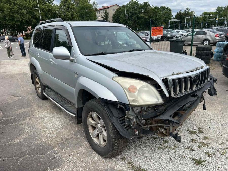 Toyota Land Cruiser 2006 in Narva, with an engine capacity of 3.00 L and mileage of 194 thousand km for 3999 €, photo 12 on AUTOMOTO.COM.LV