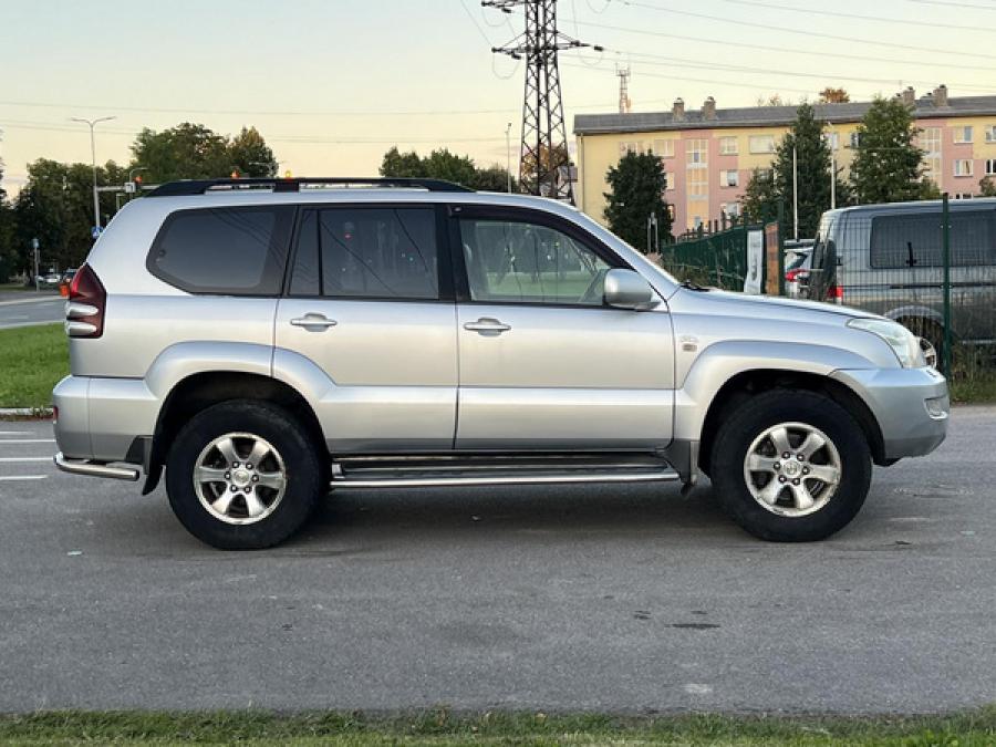 Toyota Land Cruiser 2006 Narva, ar dzinēja tilpumu 3.00 L un nobraukumu 223 tūkst. km par 5499 €, foto 6 vietnē AUTOMOTO.COM.LV