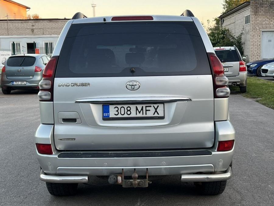 Toyota Land Cruiser 2006 Narva, ar dzinēja tilpumu 3.00 L un nobraukumu 223 tūkst. km par 5499 €, foto 20 vietnē AUTOMOTO.COM.LV