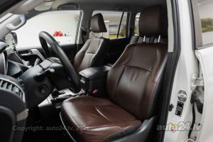 Toyota Land Cruiser 2016 in Tallinn, with an engine capacity of 2.80 L and mileage of 286 thousand km for 29000 €, photo 16 on AUTOMOTO.COM.LV