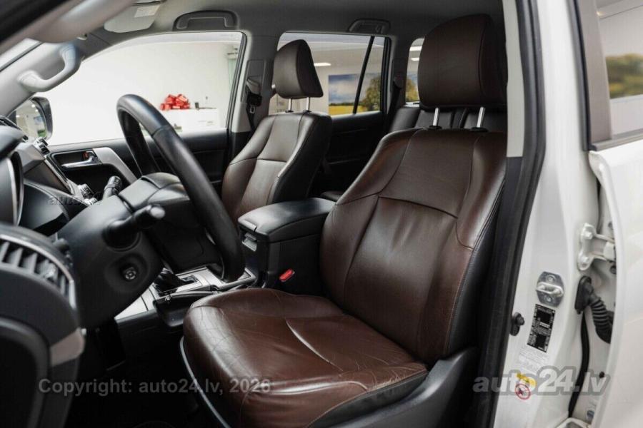Toyota Land Cruiser 2016 in Tallinn, with an engine capacity of 2.80 L and mileage of 286 thousand km for 29000 €, photo 16 on AUTOMOTO.COM.LV