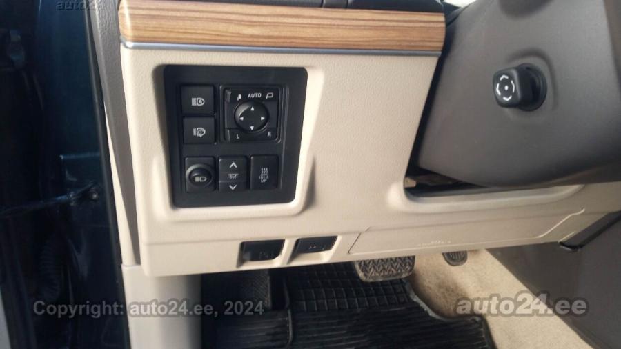 Toyota Land Cruiser 2018 Rakvere, ar dzinēja tilpumu 2.80 L un nobraukumu 140 tūkst. km par 43000 €, foto 12 vietnē AUTOMOTO.COM.LV
