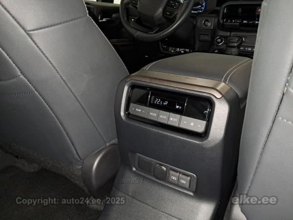 Toyota Land Cruiser 2024 Narva, ar dzinēja tilpumu 2.80 L un nobraukumu 34 tūkst. km par 74990 €, foto 11 vietnē AUTOMOTO.COM.LV
