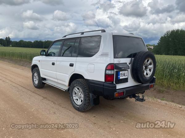 Balts Toyota Land Cruiser 1999 Veru, ar dzinēja tilpumu 3.40 L un nobraukumu 222 tūkst. km par 11300 €, foto 4 vietnē AUTOMOTO.COM.LV