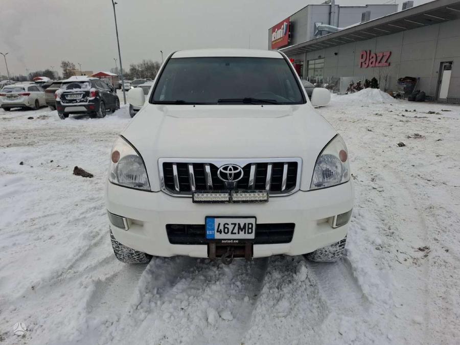 White Toyota Land Cruiser 2009 in Vilnius, with an engine capacity of 2.98 L and mileage of 300 thousand km for 9400 €, photo 2 on AUTOMOTO.COM.LV