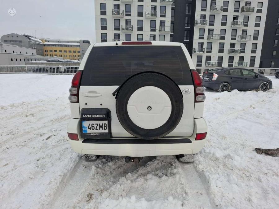 White Toyota Land Cruiser 2009 in Vilnius, with an engine capacity of 2.98 L and mileage of 300 thousand km for 9400 €, photo 6 on AUTOMOTO.COM.LV