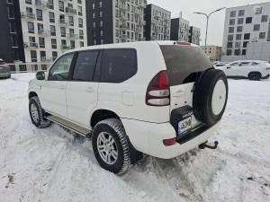 White Toyota Land Cruiser 2009 in Vilnius, with an engine capacity of 2.98 L and mileage of 300 thousand km for 9400 €, photo 7 on AUTOMOTO.COM.LV