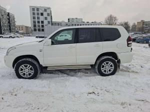 White Toyota Land Cruiser 2009 in Vilnius, with an engine capacity of 2.98 L and mileage of 300 thousand km for 9400 €, photo 8 on AUTOMOTO.COM.LV