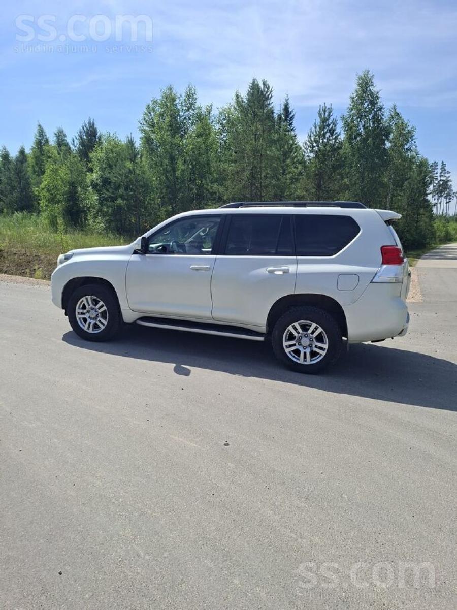 Balts Toyota Land Cruiser 2010 Rīga, ar dzinēja tilpumu 3.00 L un nobraukumu 390 tūkst. km par 15000 €, foto 4 vietnē AUTOMOTO.COM.LV