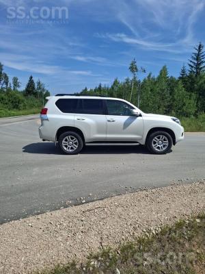 Balts Toyota Land Cruiser 2010 Rīga, ar dzinēja tilpumu 3.00 L un nobraukumu 390 tūkst. km par 15000 €, foto 5 vietnē AUTOMOTO.COM.LV
