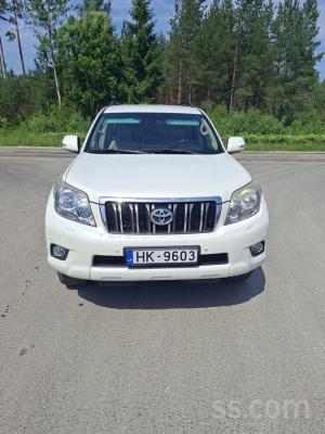 Balts Toyota Land Cruiser 2010 Rīga, ar dzinēja tilpumu 3.00 L un nobraukumu 390 tūkst. km par 15000 €, foto 6 vietnē AUTOMOTO.COM.LV