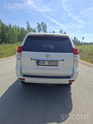 Balts Toyota Land Cruiser 2010 Rīga, ar dzinēja tilpumu 3.00 L un nobraukumu 390 tūkst. km par 15000 €, foto 7 vietnē AUTOMOTO.COM.LV