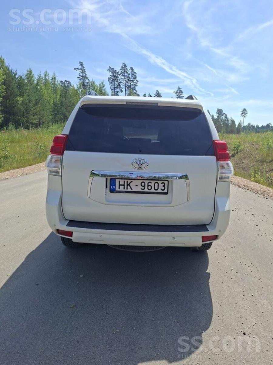 Balts Toyota Land Cruiser 2010 Rīga, ar dzinēja tilpumu 3.00 L un nobraukumu 390 tūkst. km par 15000 €, foto 7 vietnē AUTOMOTO.COM.LV