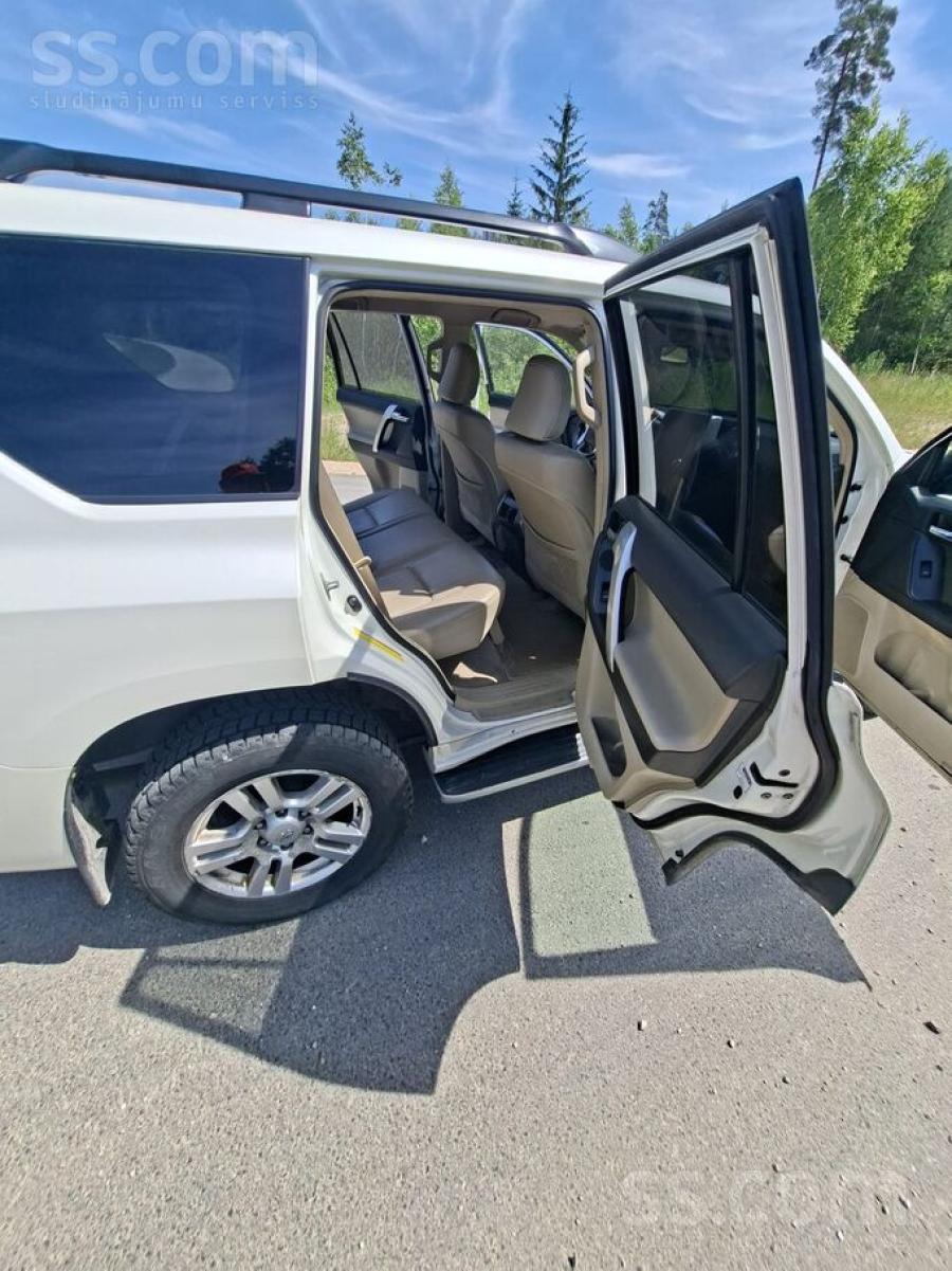 Balts Toyota Land Cruiser 2010 Rīga, ar dzinēja tilpumu 3.00 L un nobraukumu 390 tūkst. km par 15000 €, foto 10 vietnē AUTOMOTO.COM.LV