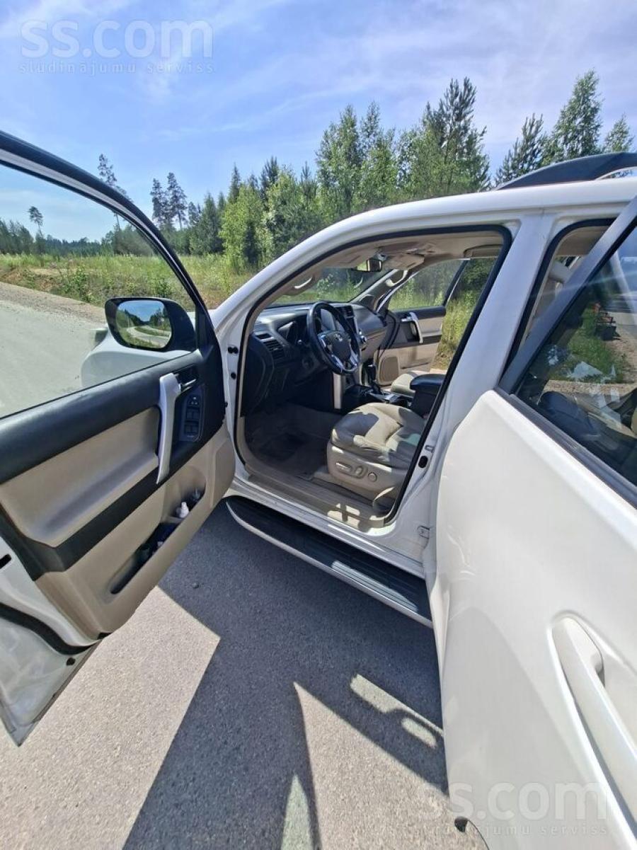 Balts Toyota Land Cruiser 2010 Rīga, ar dzinēja tilpumu 3.00 L un nobraukumu 390 tūkst. km par 15000 €, foto 11 vietnē AUTOMOTO.COM.LV