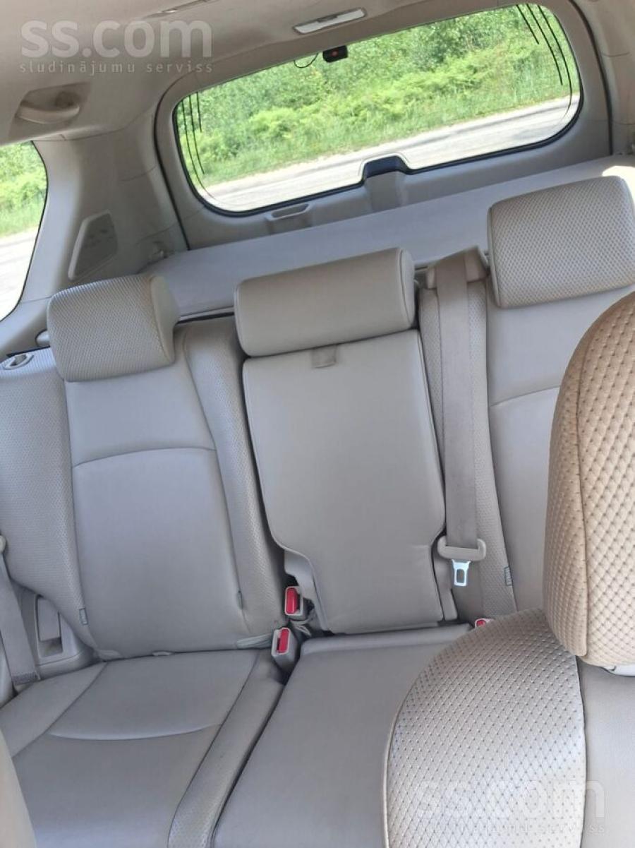 Balts Toyota Land Cruiser 2010 Rīga, ar dzinēja tilpumu 3.00 L un nobraukumu 390 tūkst. km par 15000 €, foto 13 vietnē AUTOMOTO.COM.LV