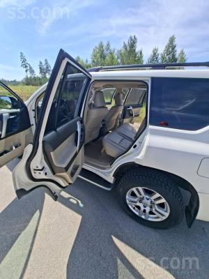 Balts Toyota Land Cruiser 2010 Rīga, ar dzinēja tilpumu 3.00 L un nobraukumu 390 tūkst. km par 15000 €, foto 14 vietnē AUTOMOTO.COM.LV