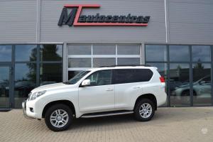 Balts Toyota Land Cruiser 2010 Viļņa, ar dzinēja tilpumu 2.98 L un nobraukumu 258 tūkst. km par 21000 €, foto  vietnē AUTOMOTO.COM.LV