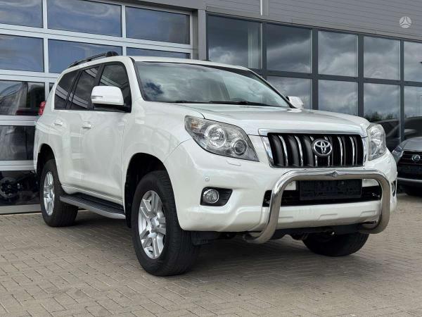 White Toyota Land Cruiser 2010 in Vilnius, with an engine capacity of 2.98 L and mileage of 259 thousand km for 21000 €, photo 6 on AUTOMOTO.COM.LV