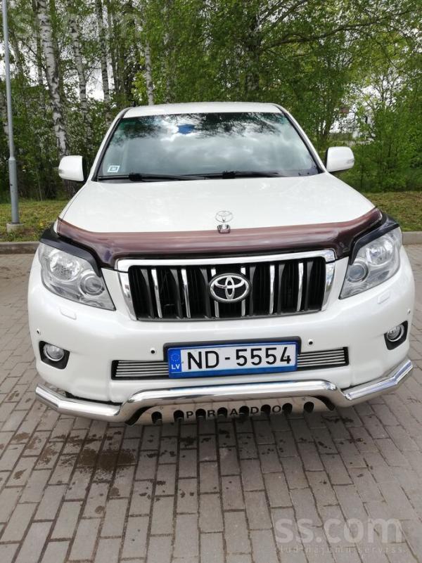 Toyota Land Cruiser 2010 in Dobele on AUTOMOTO.COM.LV White Toyota Land Cruiser 2010 in Dobele, with an engine capacity of 3.00 L and mileage of 288 thousand km for 20000 €, photo 3 on AUTOMOTO.COM.LV
