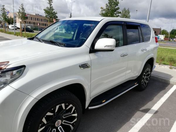 Toyota Land Cruiser 2010 in Dobele on AUTOMOTO.COM.LV White Toyota Land Cruiser 2010 in Dobele, with an engine capacity of 3.00 L and mileage of 288 thousand km for 20000 €, photo 5 on AUTOMOTO.COM.LV