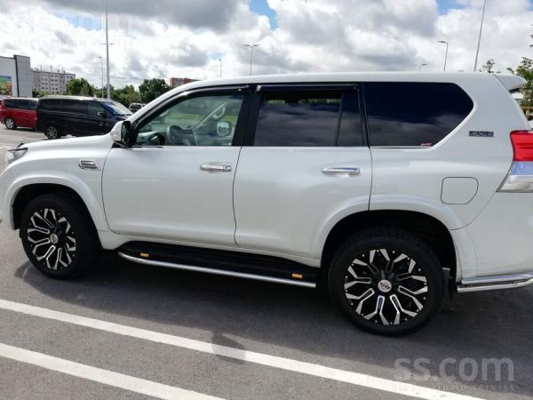 Toyota Land Cruiser 2010 in Dobele on AUTOMOTO.COM.LV White Toyota Land Cruiser 2010 in Dobele, with an engine capacity of 3.00 L and mileage of 288 thousand km for 20000 €, photo 7 on AUTOMOTO.COM.LV