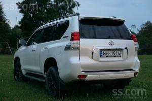 Balts Toyota Land Cruiser 2011 Cēsis, ar dzinēja tilpumu 3.00 L un nobraukumu 245 tūkst. km par 20500 €, foto 3 vietnē AUTOMOTO.COM.LV