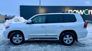 Balts Toyota Land Cruiser 2012 Kauņa, ar dzinēja tilpumu 4.50 L un nobraukumu 220 tūkst. km par 28000 €, foto 2 vietnē AUTOMOTO.COM.LV