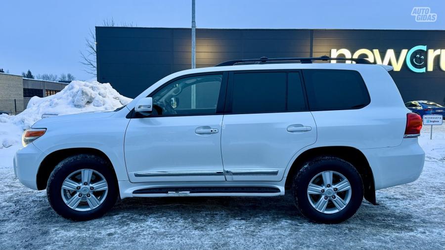 Balts Toyota Land Cruiser 2012 Kauņa, ar dzinēja tilpumu 4.50 L un nobraukumu 220 tūkst. km par 28000 €, foto 2 vietnē AUTOMOTO.COM.LV