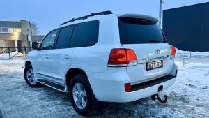 Balts Toyota Land Cruiser 2012 Kauņa, ar dzinēja tilpumu 4.50 L un nobraukumu 220 tūkst. km par 28000 €, foto 3 vietnē AUTOMOTO.COM.LV