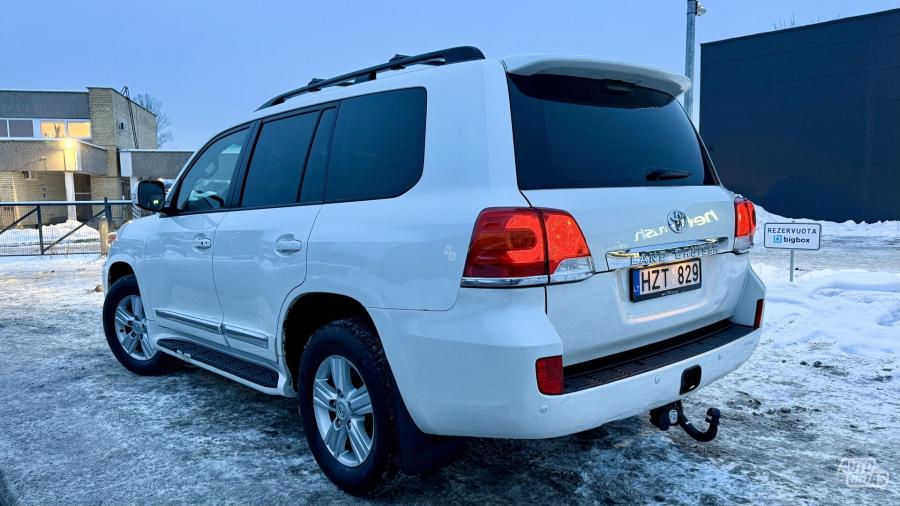 Balts Toyota Land Cruiser 2012 Kauņa, ar dzinēja tilpumu 4.50 L un nobraukumu 220 tūkst. km par 28000 €, foto 3 vietnē AUTOMOTO.COM.LV