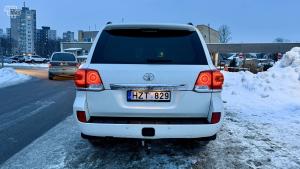 Balts Toyota Land Cruiser 2012 Kauņa, ar dzinēja tilpumu 4.50 L un nobraukumu 220 tūkst. km par 28000 €, foto 4 vietnē AUTOMOTO.COM.LV